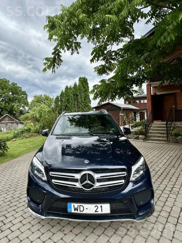 Zils Mercedes-Benz GLE 350 2018 Cēsis, ar dzinēja tilpumu 3.00 L un nobraukumu 165 tūkst. km par 24500 €, foto 3 vietnē AUTOMOTO.COM.LV