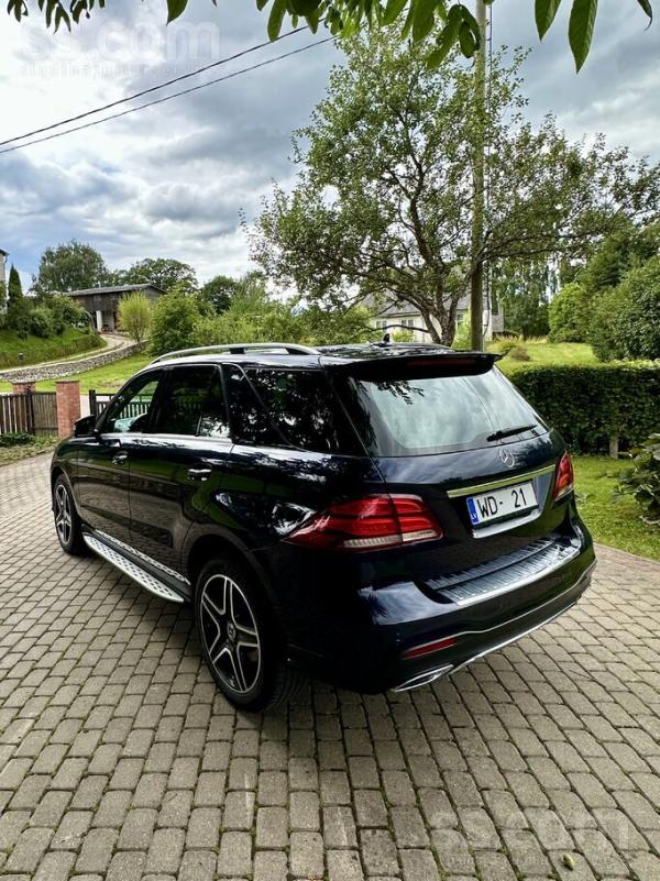 Zils Mercedes-Benz GLE 350 2018 Cēsis, ar dzinēja tilpumu 3.00 L un nobraukumu 165 tūkst. km par 24500 €, foto 5 vietnē AUTOMOTO.COM.LV