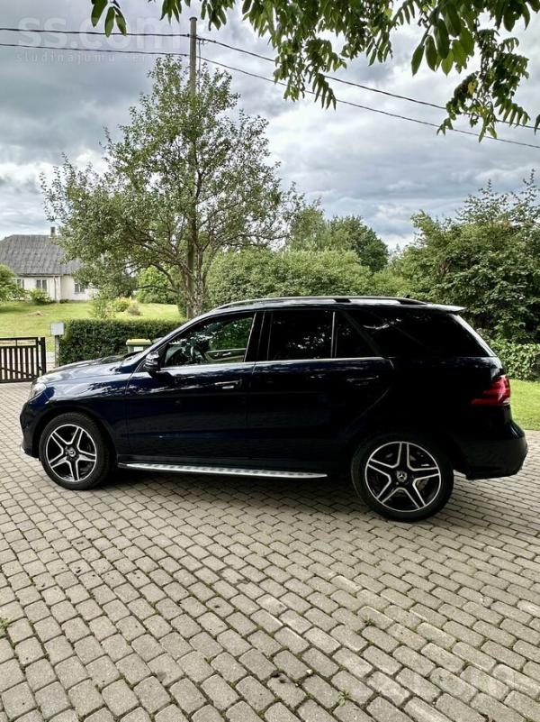 Zils Mercedes-Benz GLE 350 2018 Cēsis, ar dzinēja tilpumu 3.00 L un nobraukumu 165 tūkst. km par 24500 €, foto 7 vietnē AUTOMOTO.COM.LV