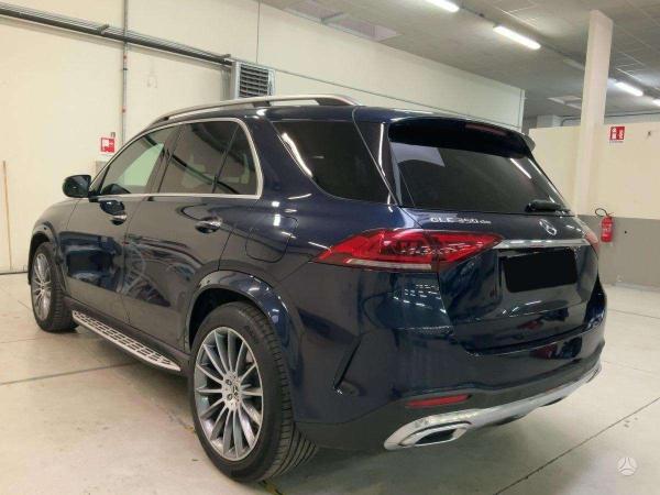 Blue Mercedes-Benz GLE 350 2021 in Vilnius, with an engine capacity of 1.95 L and mileage of 119 thousand km for 48600 €, photo 8 on AUTOMOTO.COM.LV
