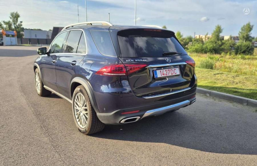 Синий Мерседес ГЛE 350 2022 в Вильнюс, объемом двигателя 1.95 л и пробегом 186 тыс. км за 42349 €, фото 3 на AUTOMOTO.COM.LV