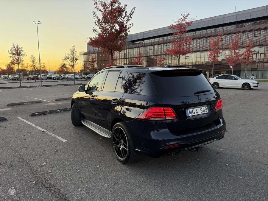 Zils Mercedes-Benz GLE 350 2016 Klaipėda, ar dzinēja tilpumu 2.99 L un nobraukumu 117 tūkst. km par 25900 €, foto 9 vietnē AUTOMOTO.COM.LV