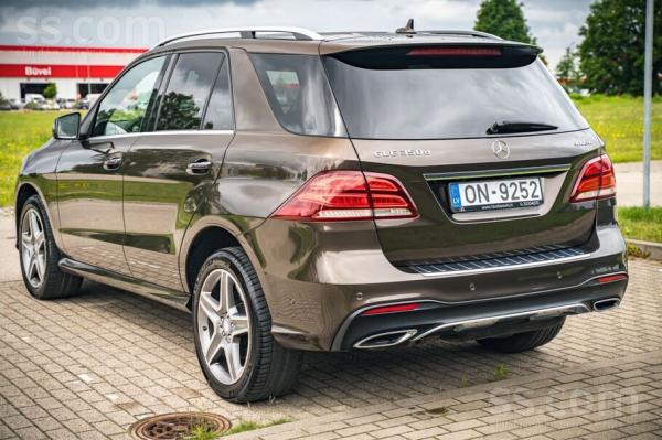 Brūns Mercedes-Benz GLE 350 2016 Rīga, ar dzinēja tilpumu 3.00 L un nobraukumu 183 tūkst. km par 22990 €, foto 6 vietnē AUTOMOTO.COM.LV