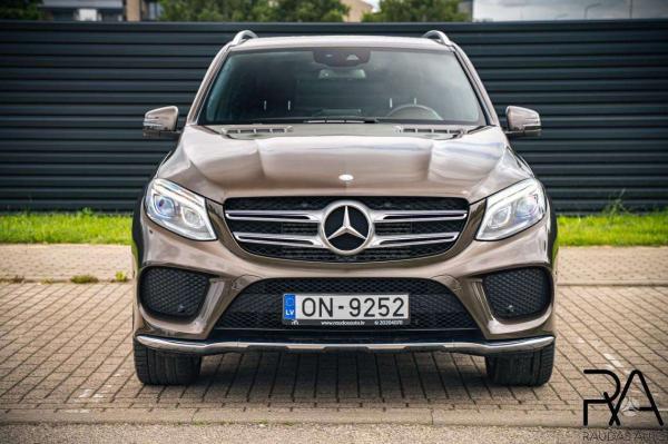 Brown Mercedes-Benz GLE 350 2016 in Riga, with an engine capacity of 2.99 L and mileage of 183 thousand km for 22990 €, photo 2 on AUTOMOTO.COM.LV