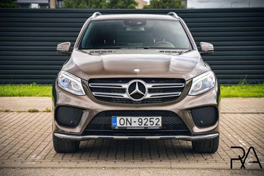 Brūns Mercedes-Benz GLE 350 2016 Rīga, ar dzinēja tilpumu 2.99 L un nobraukumu 183 tūkst. km par 22990 €, foto 3 vietnē AUTOMOTO.COM.LV