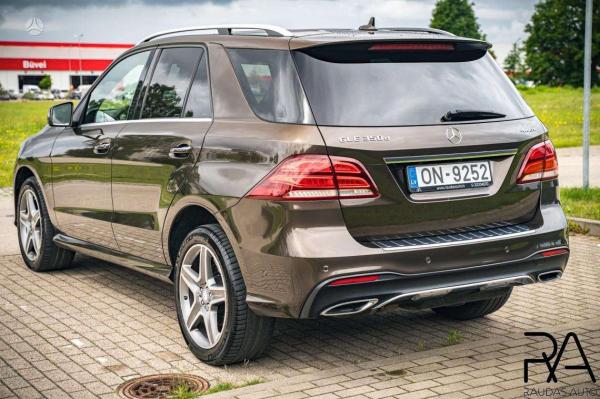 Brown Mercedes-Benz GLE 350 2016 in Riga, with an engine capacity of 2.99 L and mileage of 183 thousand km for 22990 €, photo 6 on AUTOMOTO.COM.LV
