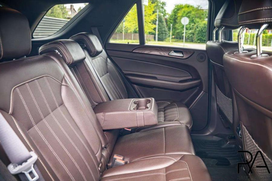 Brūns Mercedes-Benz GLE 350 2016 Rīga, ar dzinēja tilpumu 2.99 L un nobraukumu 183 tūkst. km par 22990 €, foto 23 vietnē AUTOMOTO.COM.LV