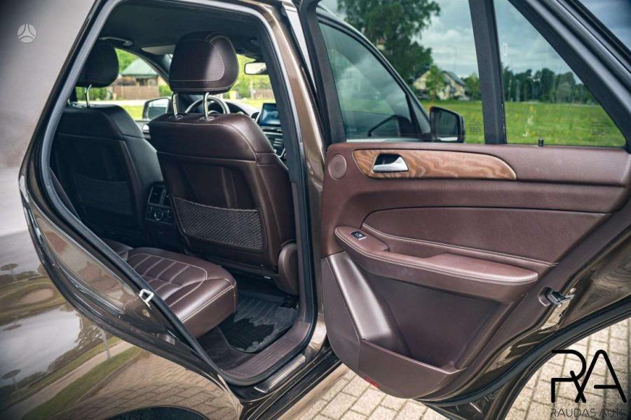 Brūns Mercedes-Benz GLE 350 2016 Rīga, ar dzinēja tilpumu 2.99 L un nobraukumu 183 tūkst. km par 22990 €, foto 24 vietnē AUTOMOTO.COM.LV