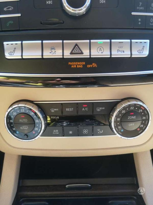 Brown Mercedes-Benz GLE 350 2017 in Raseiniai, with an engine capacity of 2.99 L and mileage of 201 thousand km for 32950 €, photo 1 on AUTOMOTO.COM.LV