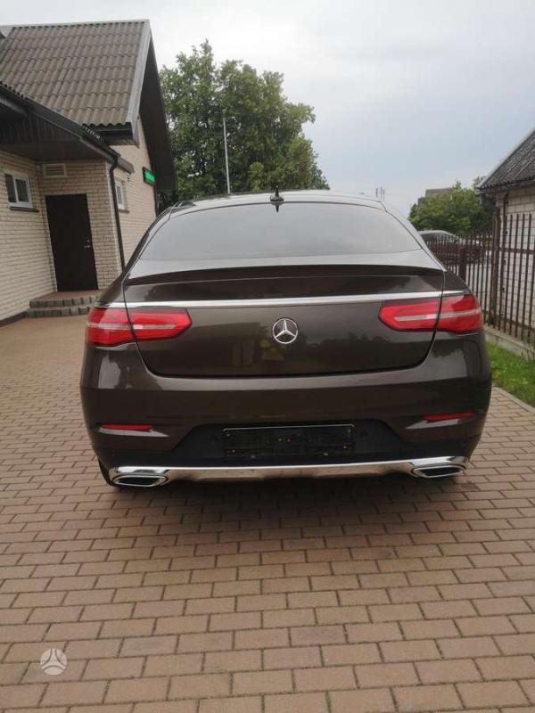 Brown Mercedes-Benz GLE 350 2017 in Raseiniai, with an engine capacity of 2.99 L and mileage of 201 thousand km for 32950 €, photo 4 on AUTOMOTO.COM.LV