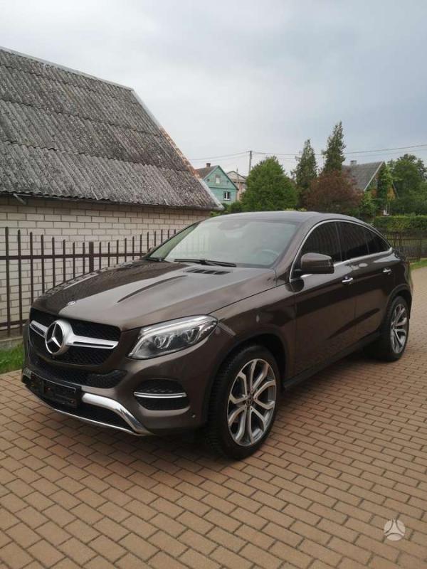 Brown Mercedes-Benz GLE 350 2017 in Raseiniai, with an engine capacity of 2.99 L and mileage of 201 thousand km for 32950 €, photo 7 on AUTOMOTO.COM.LV