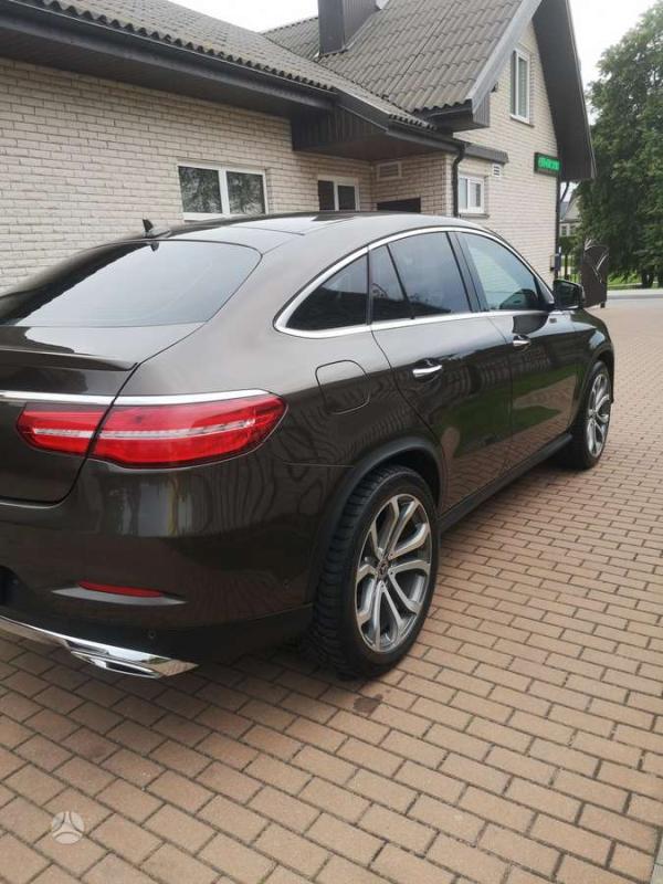Brown Mercedes-Benz GLE 350 2017 in Raseiniai, with an engine capacity of 2.99 L and mileage of 201 thousand km for 32950 €, photo 10 on AUTOMOTO.COM.LV