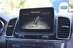 Brown Mercedes-Benz GLE 350 2018 in Riga, with an engine capacity of 3.00 L and mileage of 210 thousand km for 24900 €, photo 12 on AUTOMOTO.COM.LV