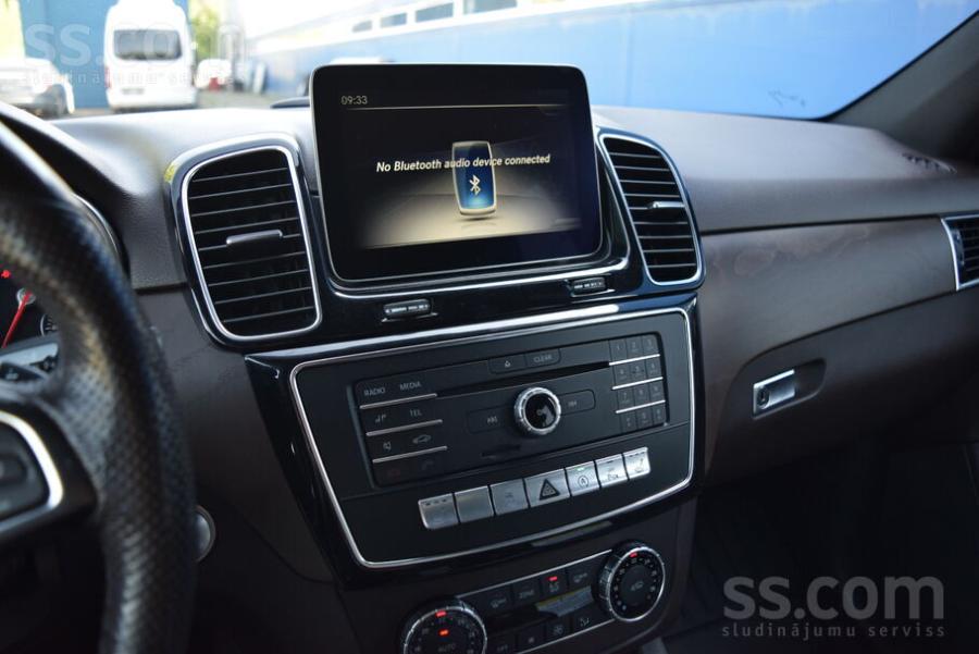 Brown Mercedes-Benz GLE 350 2018 in Riga, with an engine capacity of 3.00 L and mileage of 210 thousand km for 24900 €, photo 13 on AUTOMOTO.COM.LV