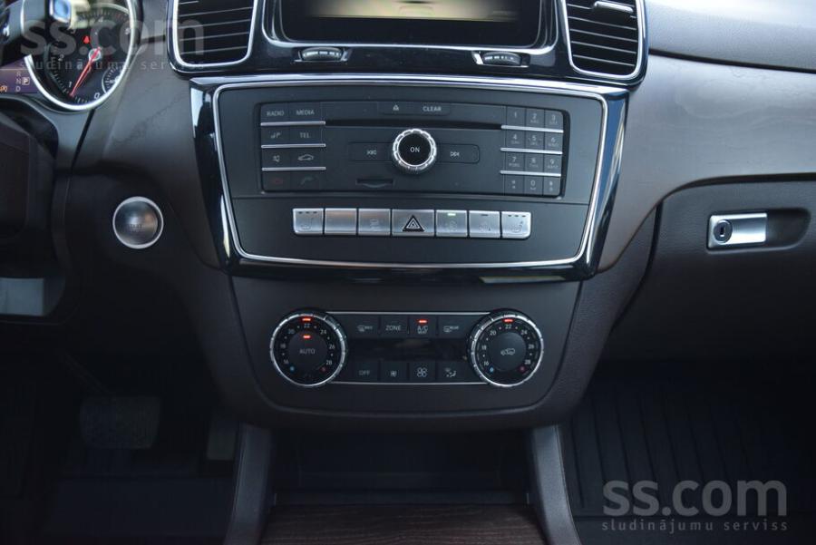 Brown Mercedes-Benz GLE 350 2018 in Riga, with an engine capacity of 3.00 L and mileage of 210 thousand km for 24900 €, photo 14 on AUTOMOTO.COM.LV