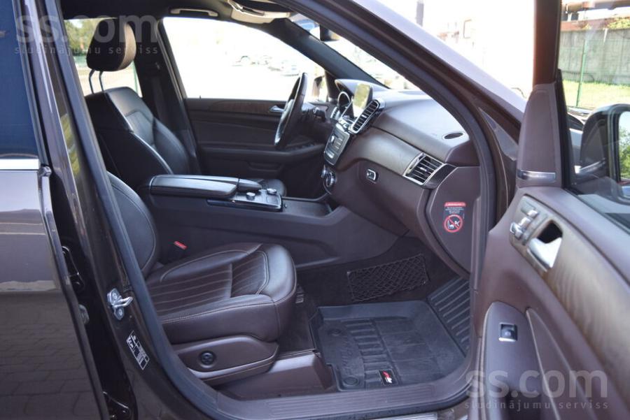 Brown Mercedes-Benz GLE 350 2018 in Riga, with an engine capacity of 3.00 L and mileage of 210 thousand km for 24900 €, photo 16 on AUTOMOTO.COM.LV