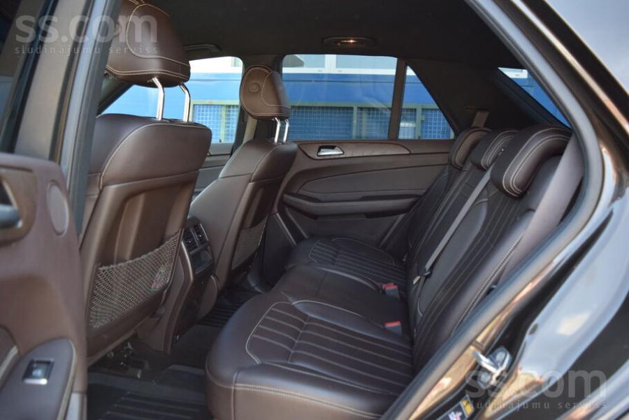 Brown Mercedes-Benz GLE 350 2018 in Riga, with an engine capacity of 3.00 L and mileage of 210 thousand km for 24900 €, photo 17 on AUTOMOTO.COM.LV