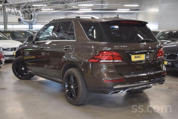 Brūns Mercedes-Benz GLE 350 2018 Rīga, ar dzinēja tilpumu 3.00 L un nobraukumu 210 tūkst. km par 24900 €, foto 2 vietnē AUTOMOTO.COM.LV