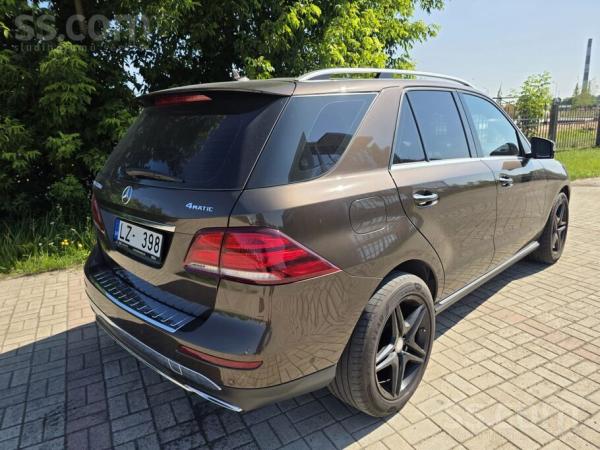 Brūns Mercedes-Benz GLE 350 2018 Rīga, ar dzinēja tilpumu 3.00 L un nobraukumu 210 tūkst. km par 23700 €, foto 3 vietnē AUTOMOTO.COM.LV