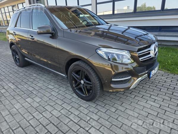 Brūns Mercedes-Benz GLE 350 2018 Rīga, ar dzinēja tilpumu 3.00 L un nobraukumu 210 tūkst. km par 23700 €, foto 5 vietnē AUTOMOTO.COM.LV