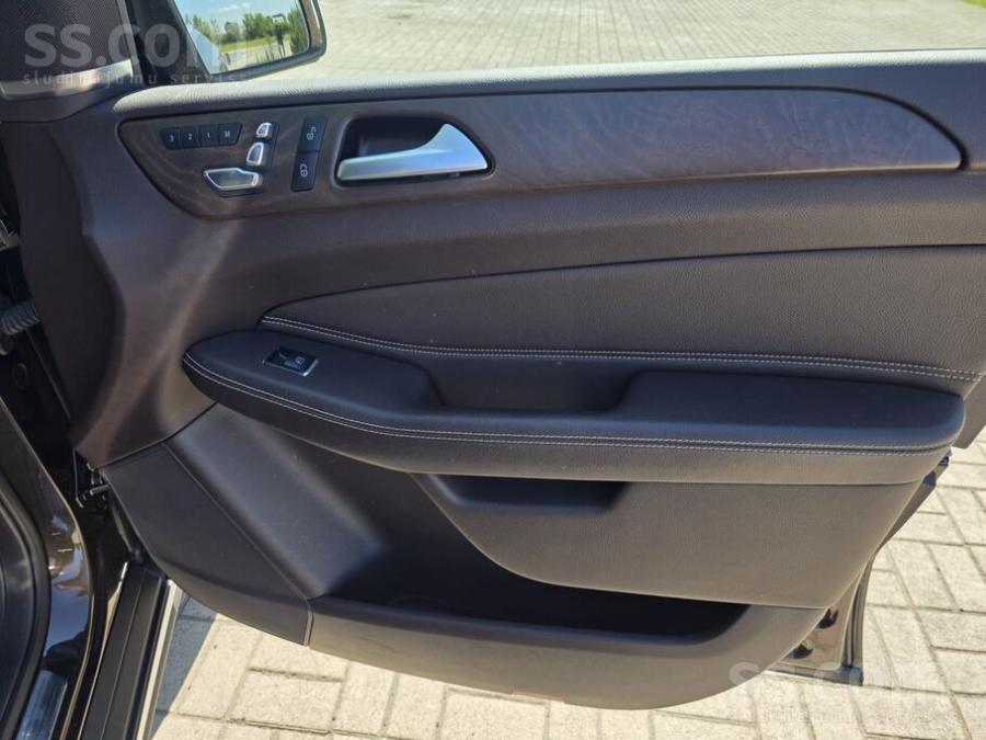 Brown Mercedes-Benz GLE 350 2018 in Riga, with an engine capacity of 3.00 L and mileage of 210 thousand km for 23700 €, photo 19 on AUTOMOTO.COM.LV
