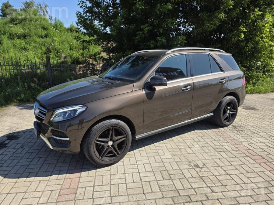 Brown Mercedes-Benz GLE 350 2018 in Riga, with an engine capacity of 3.00 L and mileage of 210 thousand km for 23700 €, photo 23 on AUTOMOTO.COM.LV
