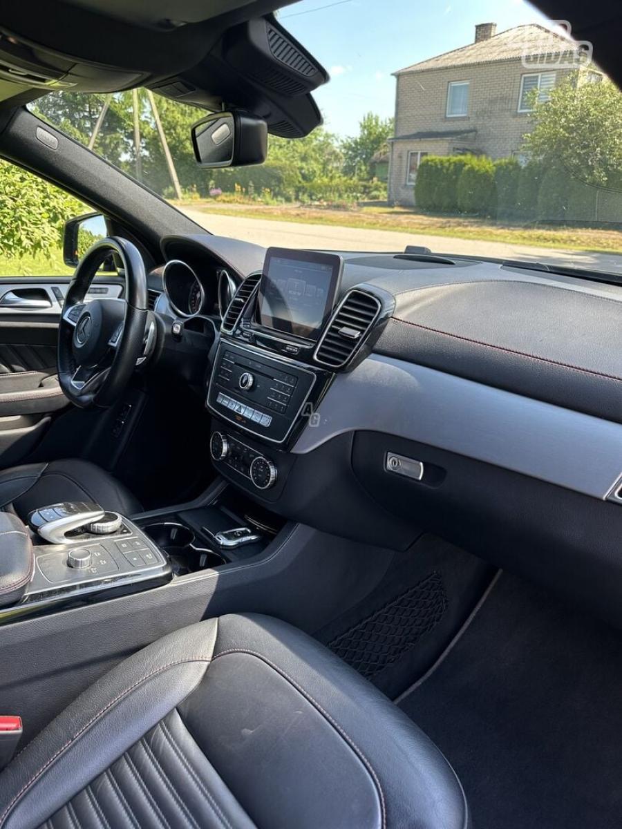 Mercedes-Benz GLE 350 2016 in Sakiai, with an engine capacity of 3.00 L and mileage of 117 thousand km for 41000 €, photo 3 on AUTOMOTO.COM.LV