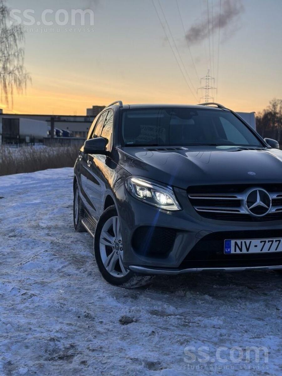 Mercedes-Benz GLE 350 2016 in Riga, with an engine capacity of 3.00 L and mileage of 237 thousand km for 20750 €, photo 1 on AUTOMOTO.COM.LV