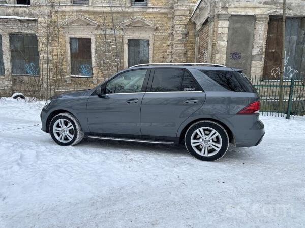 Mercedes-Benz GLE 350 2016 in Riga, with an engine capacity of 3.00 L and mileage of 237 thousand km for 20750 €, photo 3 on AUTOMOTO.COM.LV