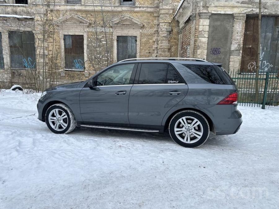 Mercedes-Benz GLE 350 2016 in Riga, with an engine capacity of 3.00 L and mileage of 237 thousand km for 20750 €, photo 4 on AUTOMOTO.COM.LV