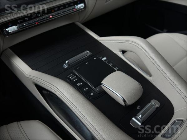 Green Mercedes-Benz GLE 350 2020 in Riga, with an engine capacity of 3.00 L and mileage of 98 thousand km for 51900 €, photo 9 on AUTOMOTO.COM.LV