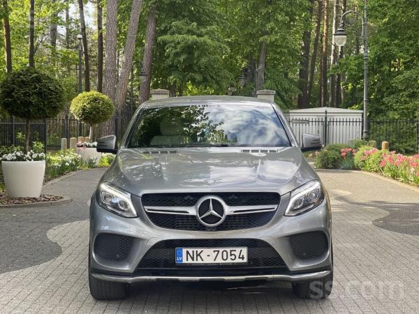 Grey Mercedes-Benz GLE 350 2015 in Riga, with an engine capacity of 3.00 L and mileage of 144 thousand km for 25900 €, photo 2 on AUTOMOTO.COM.LV