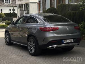 Pelēks Mercedes-Benz GLE 350 2015 Rīga, ar dzinēja tilpumu 3.00 L un nobraukumu 144 tūkst. km par 25900 €, foto 5 vietnē AUTOMOTO.COM.LV