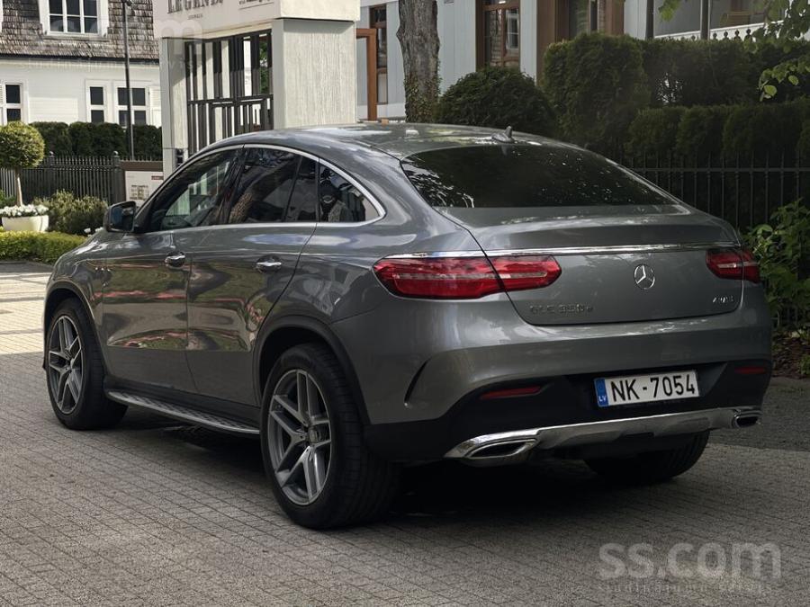 Pelēks Mercedes-Benz GLE 350 2015 Rīga, ar dzinēja tilpumu 3.00 L un nobraukumu 144 tūkst. km par 25900 €, foto 5 vietnē AUTOMOTO.COM.LV