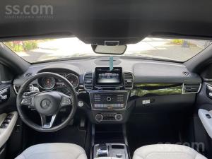 Pelēks Mercedes-Benz GLE 350 2015 Rīga, ar dzinēja tilpumu 3.00 L un nobraukumu 144 tūkst. km par 25900 €, foto 19 vietnē AUTOMOTO.COM.LV