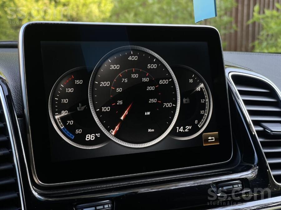 Pelēks Mercedes-Benz GLE 350 2015 Rīga, ar dzinēja tilpumu 3.00 L un nobraukumu 144 tūkst. km par 25900 €, foto 27 vietnē AUTOMOTO.COM.LV