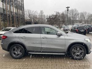 Pelēks Mercedes-Benz GLE 350 2015 Rīga, ar dzinēja tilpumu 3.00 L un nobraukumu 144 tūkst. km par 25900 €, foto 28 vietnē AUTOMOTO.COM.LV
