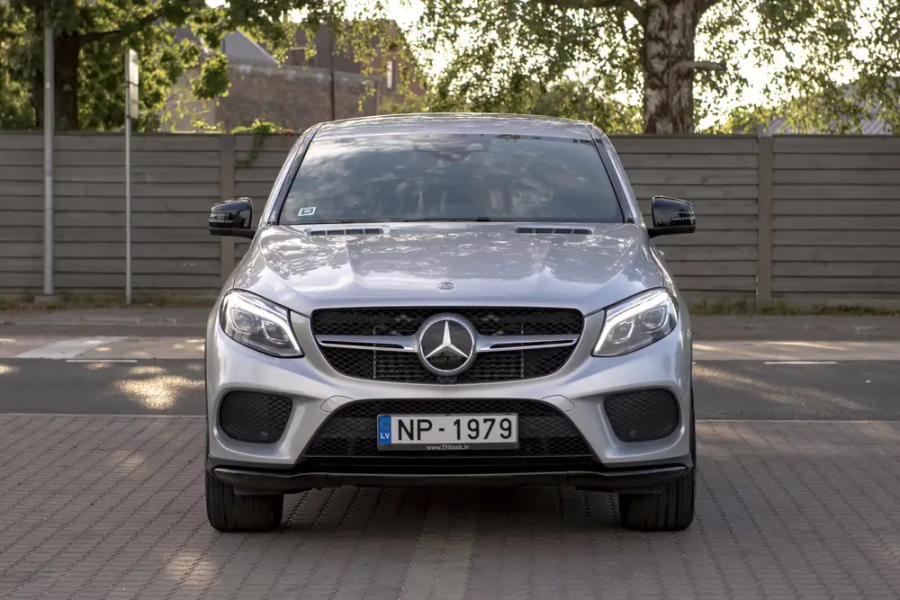 Grey Mercedes-Benz GLE 350 2015 in Jelgava, with an engine capacity of 3.00 L and mileage of 190 thousand km for 26900 €, photo 4 on AUTOMOTO.COM.LV
