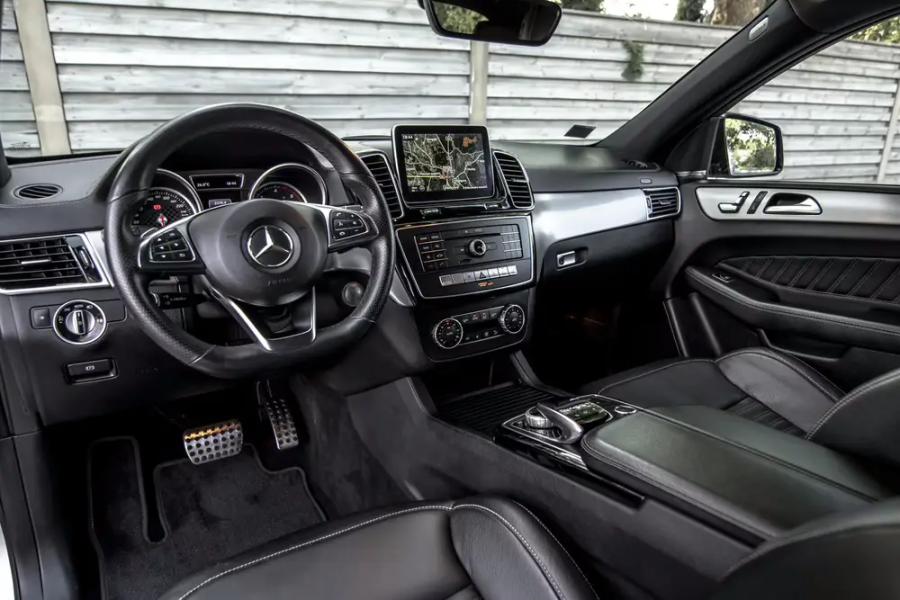 Grey Mercedes-Benz GLE 350 2015 in Jelgava, with an engine capacity of 3.00 L and mileage of 190 thousand km for 26900 €, photo 9 on AUTOMOTO.COM.LV