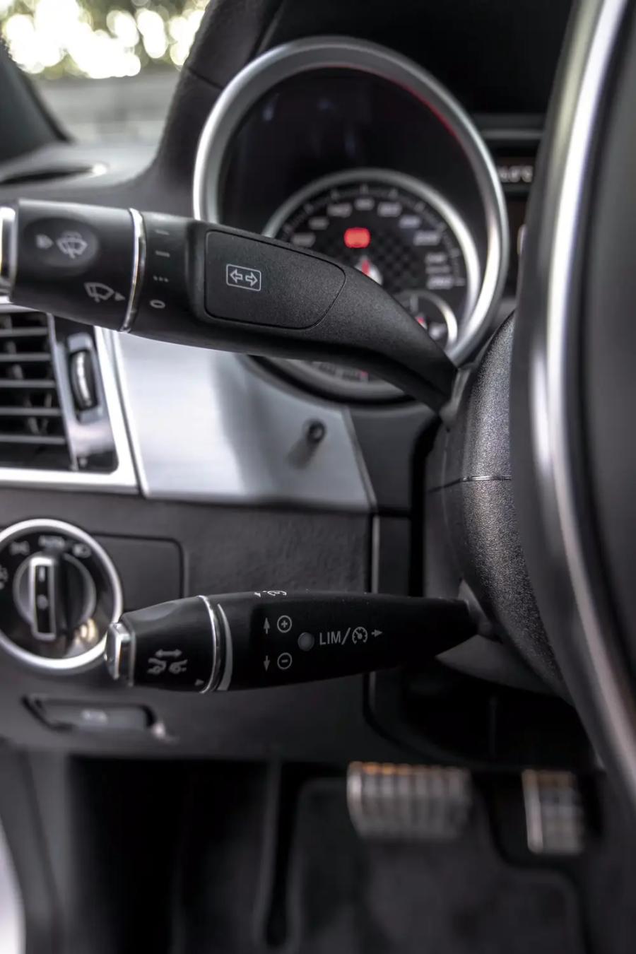Grey Mercedes-Benz GLE 350 2015 in Jelgava, with an engine capacity of 3.00 L and mileage of 190 thousand km for 26900 €, photo 11 on AUTOMOTO.COM.LV