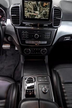 Grey Mercedes-Benz GLE 350 2015 in Jelgava, with an engine capacity of 3.00 L and mileage of 190 thousand km for 26900 €, photo 18 on AUTOMOTO.COM.LV