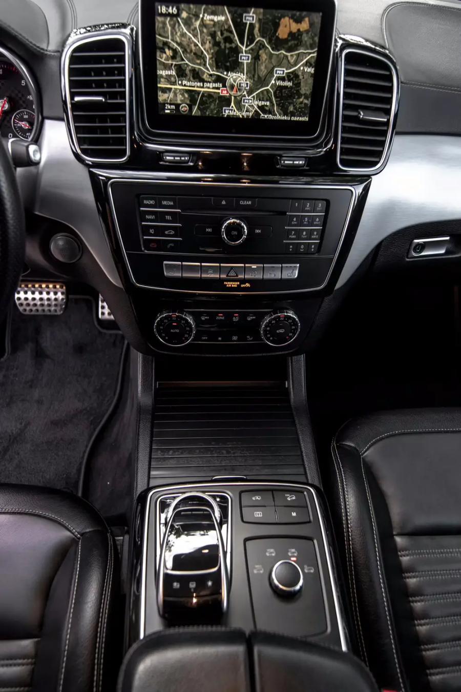 Grey Mercedes-Benz GLE 350 2015 in Jelgava, with an engine capacity of 3.00 L and mileage of 190 thousand km for 26900 €, photo 18 on AUTOMOTO.COM.LV