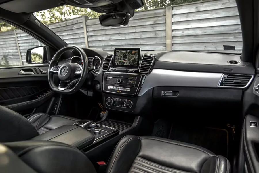 Grey Mercedes-Benz GLE 350 2015 in Jelgava, with an engine capacity of 3.00 L and mileage of 190 thousand km for 26900 €, photo 25 on AUTOMOTO.COM.LV