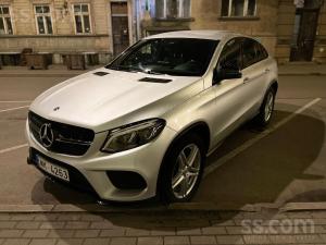 Pelēks Mercedes-Benz GLE 350 2020 Rīga, ar dzinēja tilpumu 3.00 L un nobraukumu 122 tūkst. km par 39900 €, foto 3 vietnē AUTOMOTO.COM.LV