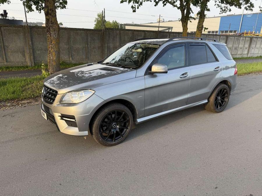 Серый Мерседес ГЛE 350 2013 в Шяуляй, объемом двигателя 3.50 л и пробегом 105 тыс. км за 9559 €, фото 5 на AUTOMOTO.COM.LV