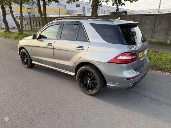 Pelēks Mercedes-Benz GLE 350 2013 Šauļi, ar dzinēja tilpumu 3.50 L un nobraukumu 105 tūkst. km par 9559 €, foto 5 vietnē AUTOMOTO.COM.LV