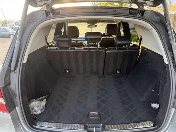 Pelēks Mercedes-Benz GLE 350 2013 Šauļi, ar dzinēja tilpumu 3.50 L un nobraukumu 105 tūkst. km par 9559 €, foto 9 vietnē AUTOMOTO.COM.LV