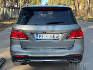 Grey Mercedes-Benz GLE 350 2015 in Riga, with an engine capacity of 3.00 L and mileage of 148 thousand km for 28700 €, photo 4 on AUTOMOTO.COM.LV
