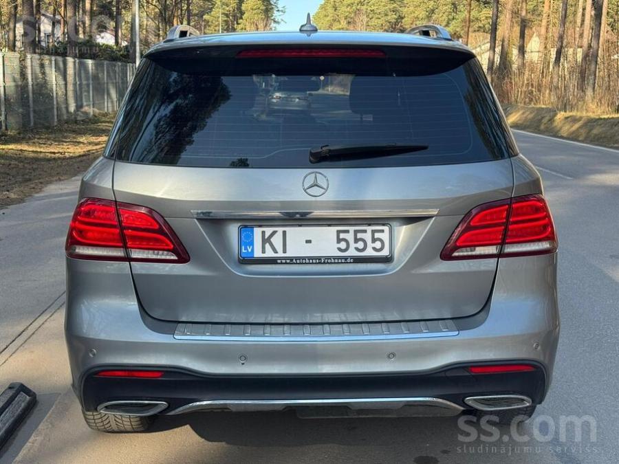 Grey Mercedes-Benz GLE 350 2015 in Riga, with an engine capacity of 3.00 L and mileage of 148 thousand km for 28700 €, photo 4 on AUTOMOTO.COM.LV