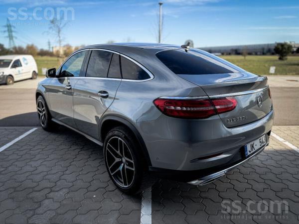 Серый Мерседес ГЛE 350 2015 в Рига, объемом двигателя 3.00 л и пробегом 240 тыс. км за 23800 €, фото 3 на AUTOMOTO.COM.LV